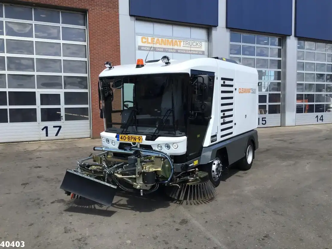 Ravo 5-SERIES 580 with 3-rd brush | Veegmachine vrachtwagen - TrucksNL