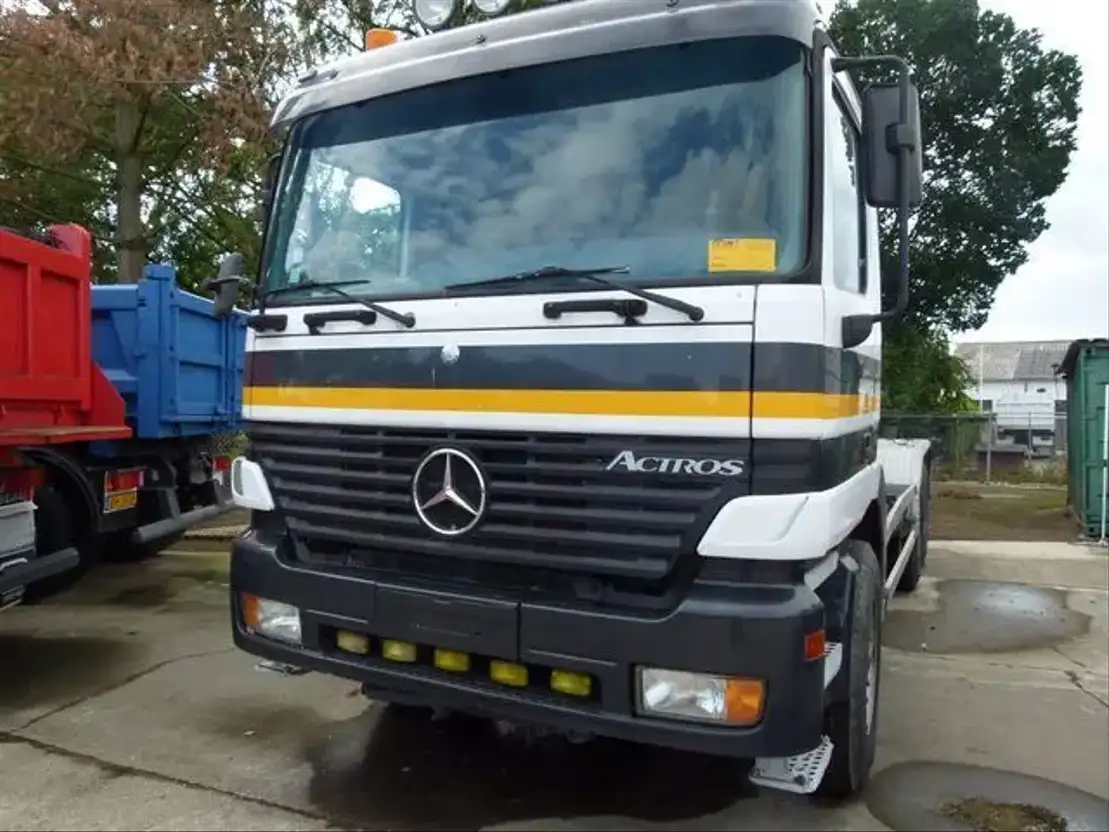 Mercedes-Benz 3340 Actros 6x4 | Containersysteem vrachtwagen - TrucksNL