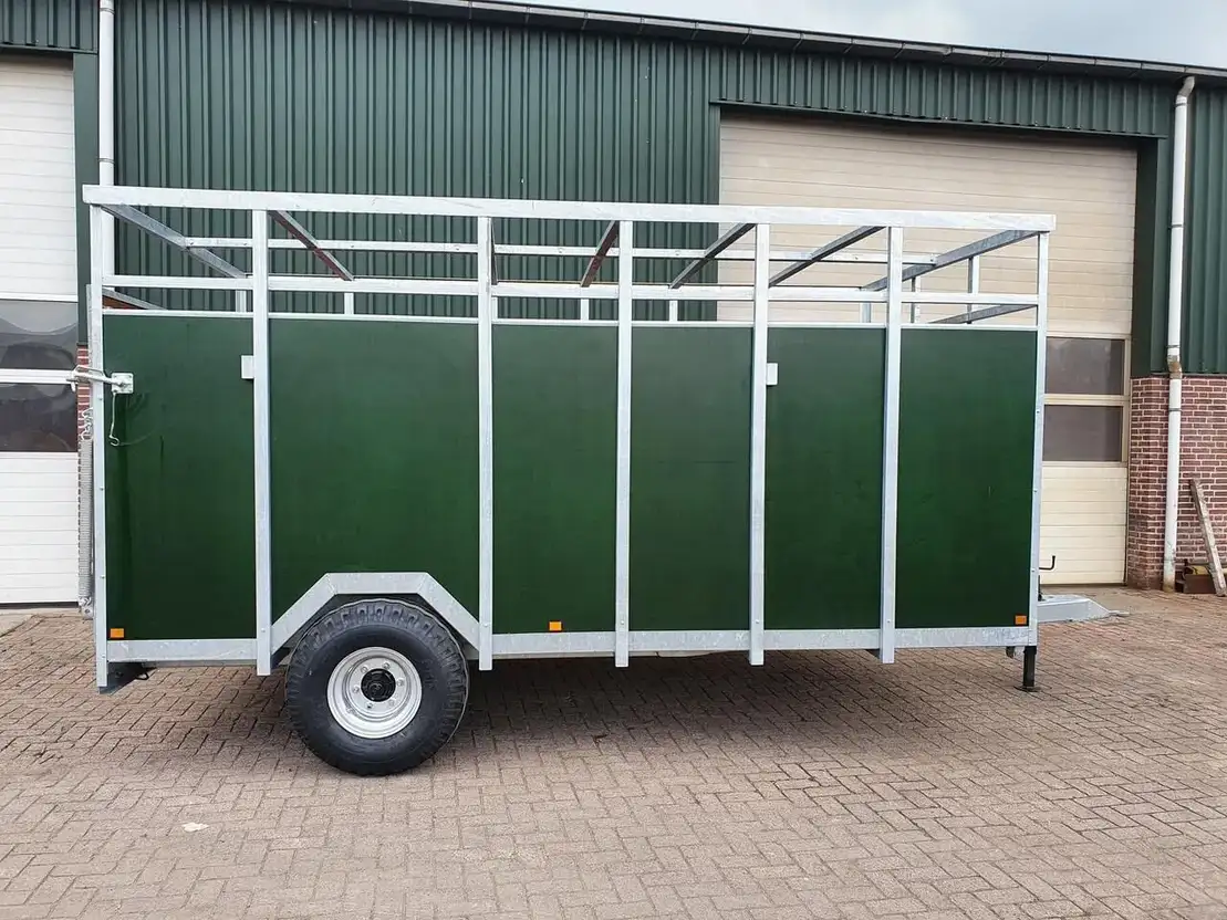 Diversen Veewagen voor 6 a 7 koeien | Vee aanhanger - TrucksNL