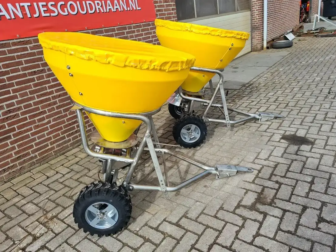 Diversen Zoutstrooier SW 300 met PE-bak | Strooiwagen vrachtwagen ...