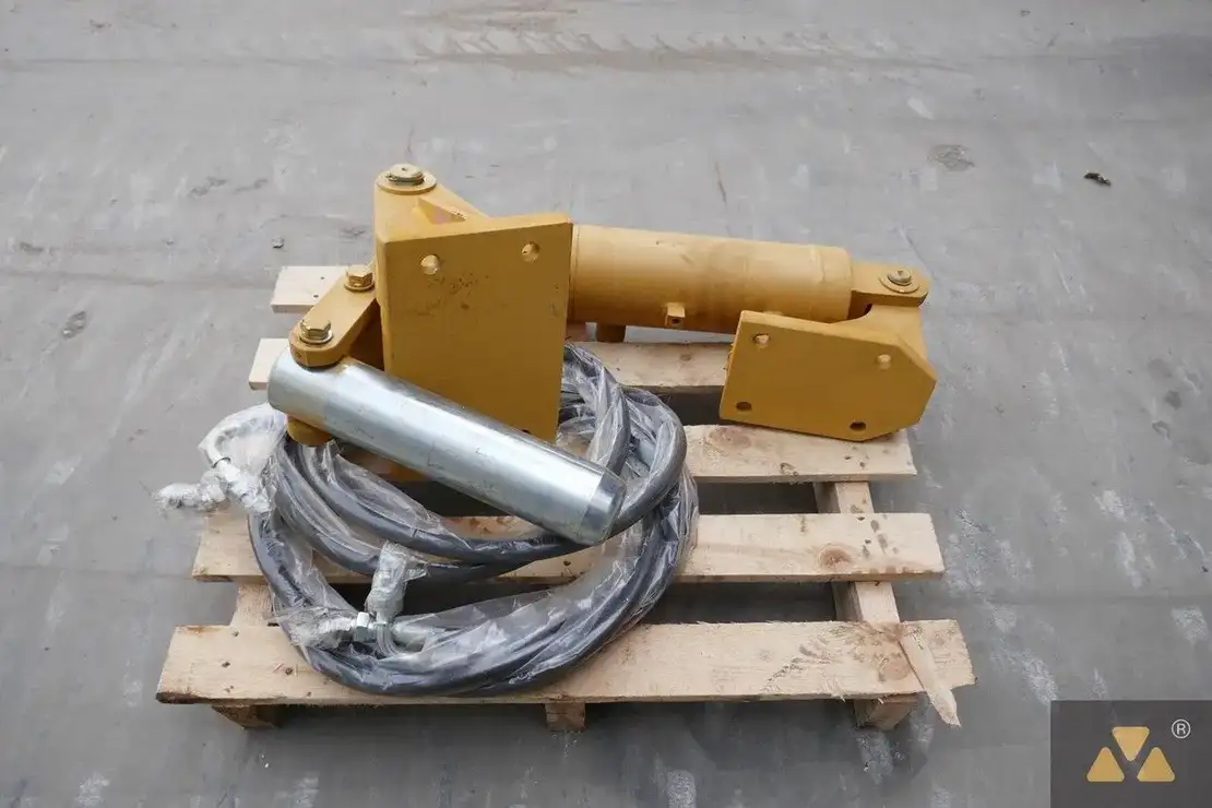 Caterpillar Pin puller D8T | Ripper - TrucksNL