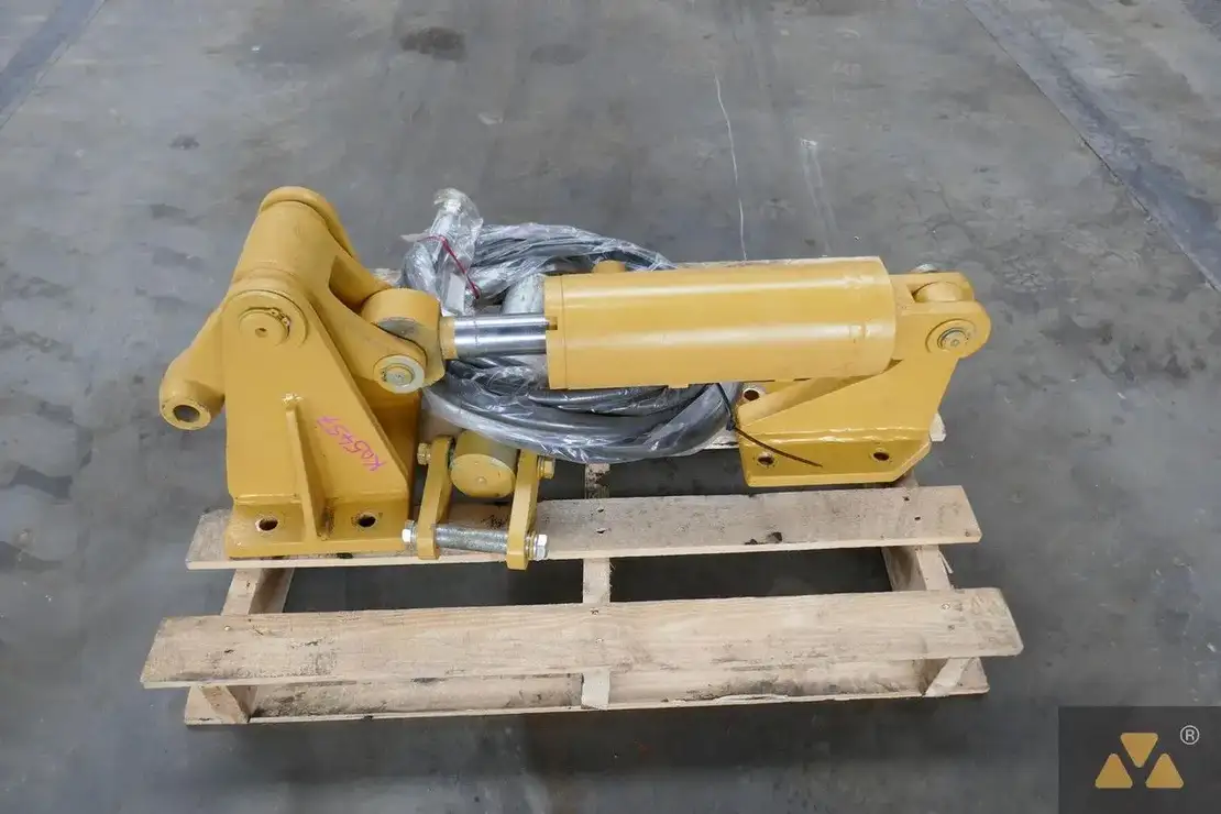 Caterpillar D8T Pin puller | Ripper - TrucksNL