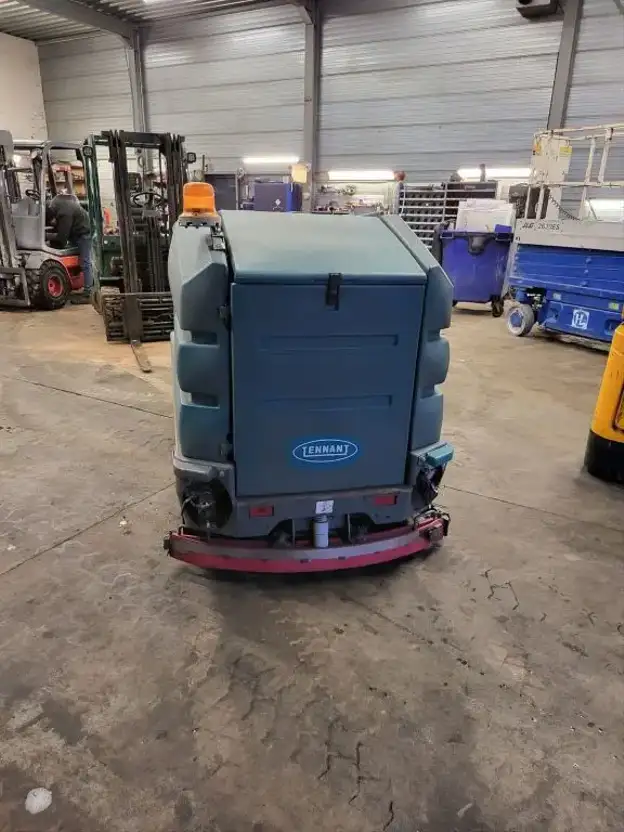 Diversen VEEG SCHROB MACHINE 8300 | Veegmachine - TrucksNL