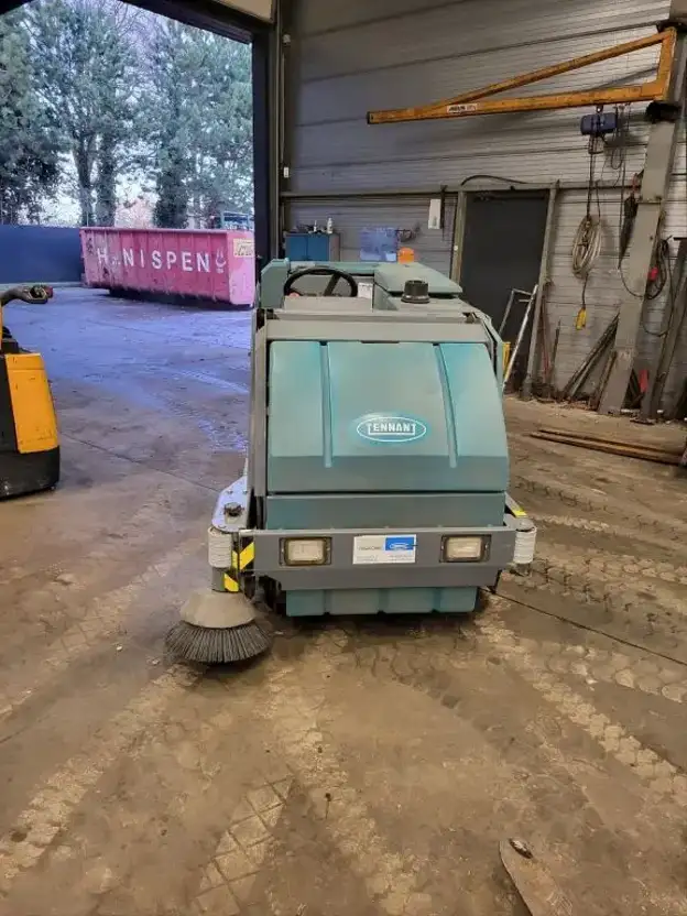 Diversen VEEG SCHROB MACHINE 8300 | Veegmachine - TrucksNL