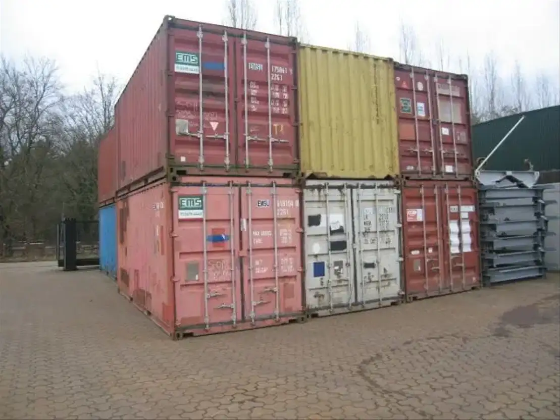 Zeecontainers kopen - 8 FT, 10 FT, 20 FT, 40 FT en 45 FT - TrucksNL