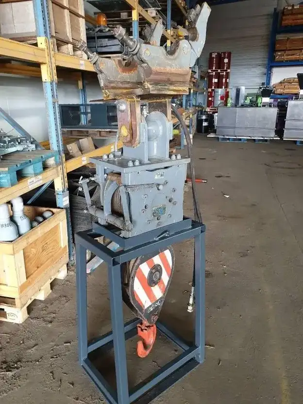 Fuchs Hydraulic Loading Hook | Uitrusting overig - TrucksNL