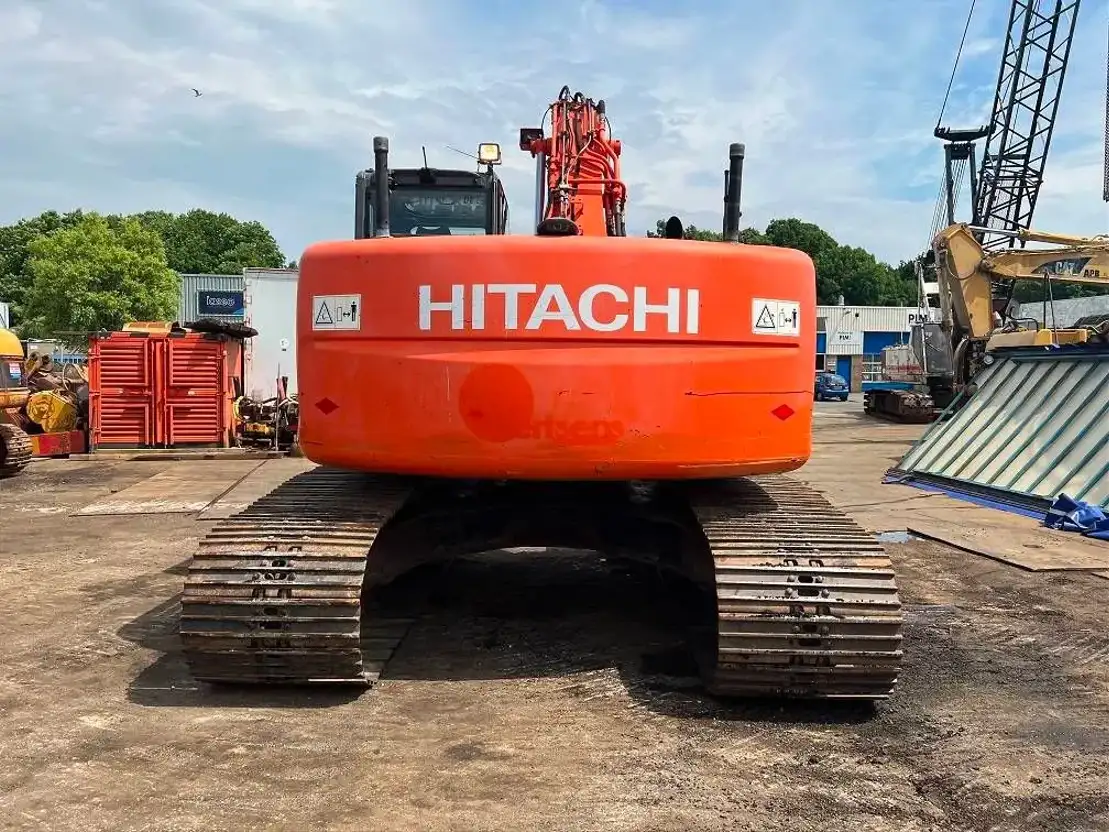Hitachi ZX 225 USR LC-3 | Rupsgraafmachine - TrucksNL