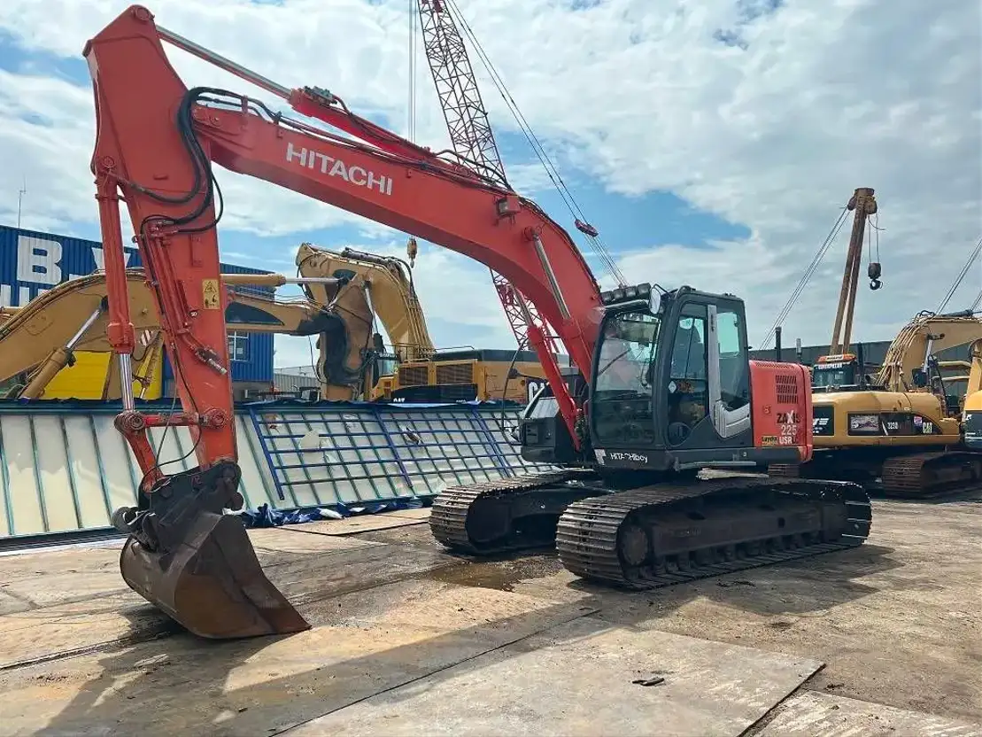 Hitachi ZX 225 USR LC-3 | Rupsgraafmachine - TrucksNL