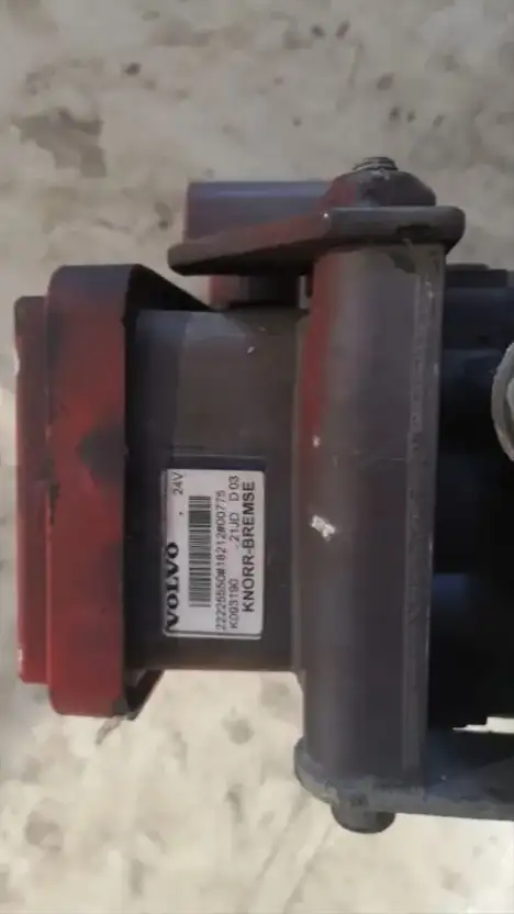 Volvo FH4 2018 Vooras remventiel , K093190 , 22225550 | Remsysteem ...