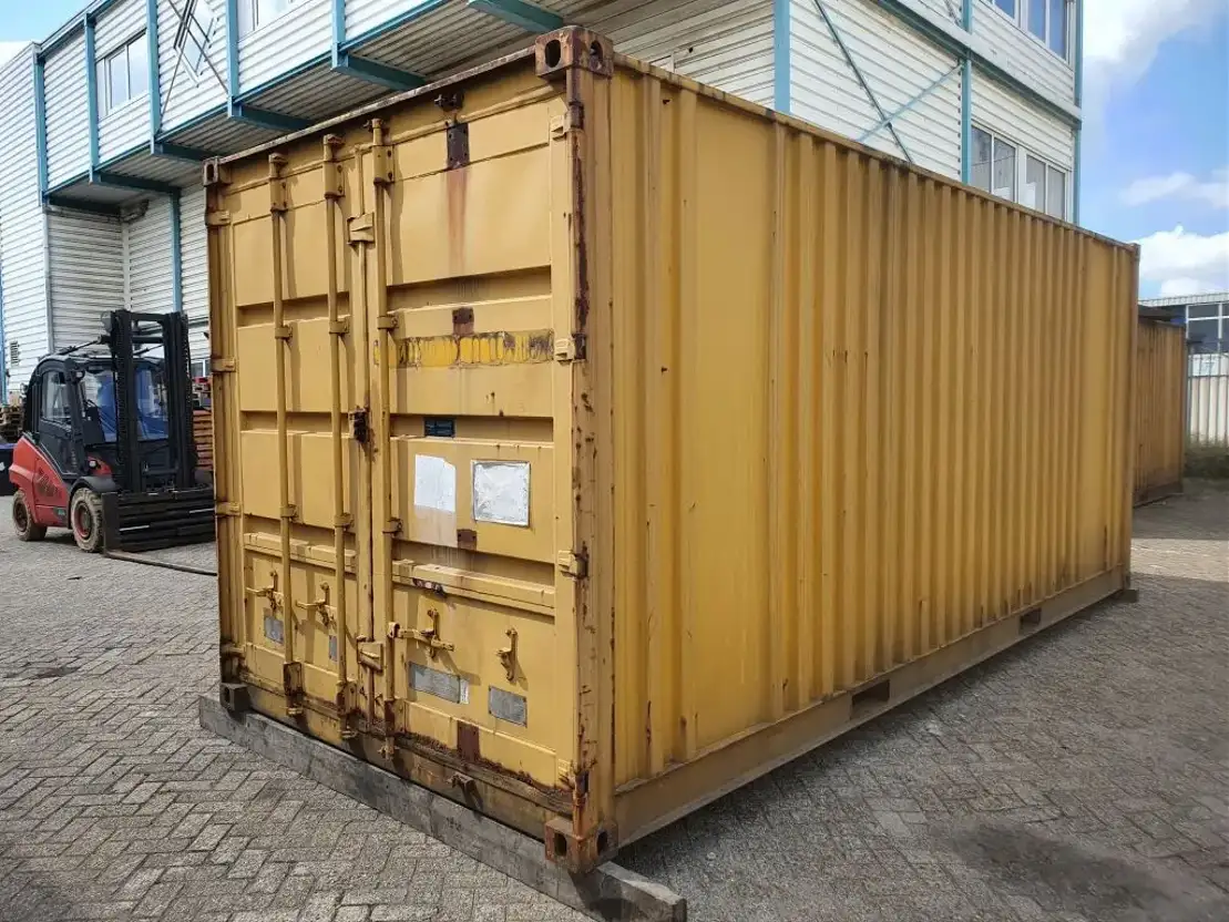 Zeecontainers kopen - 8 FT, 10 FT, 20 FT, 40 FT en 45 FT - TrucksNL
