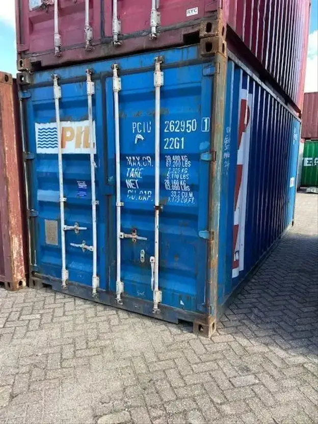 Zeecontainers kopen - 8 FT, 10 FT, 20 FT, 40 FT en 45 FT - TrucksNL
