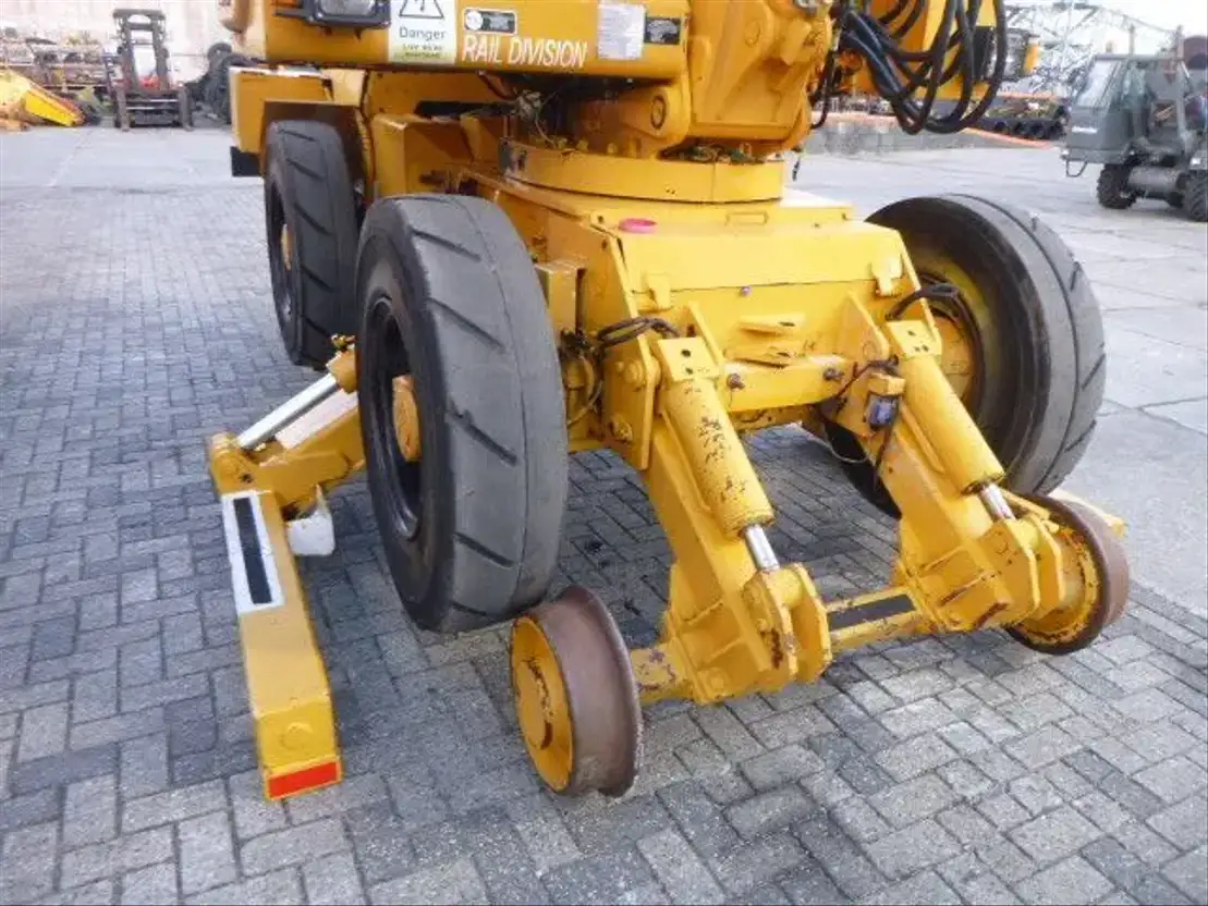 Mecalac 11 CX MEWP RAIL ROAD | Wielgraafmachine - TrucksNL