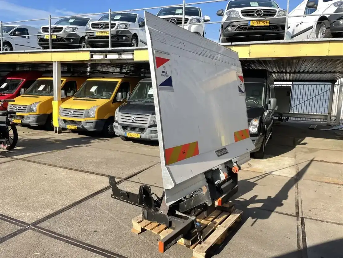 Dhollandia Laadklep 750KG Sprinter/Crafter | Laadklep bedrijfswagen onderdeel - TrucksNL