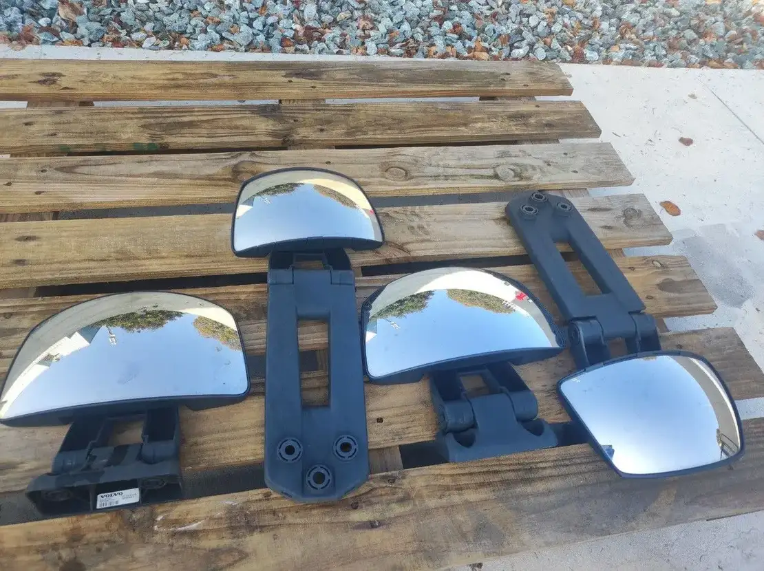 Volvo FRONT MIRROR ON SUNVISOR | Binnenspiegel vrachtwagen onderdeel ...