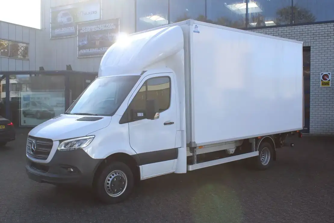 Mercedes-Benz Sprinter 519 CDI Bakwagen met klep 9G-Tronic MBUX ...