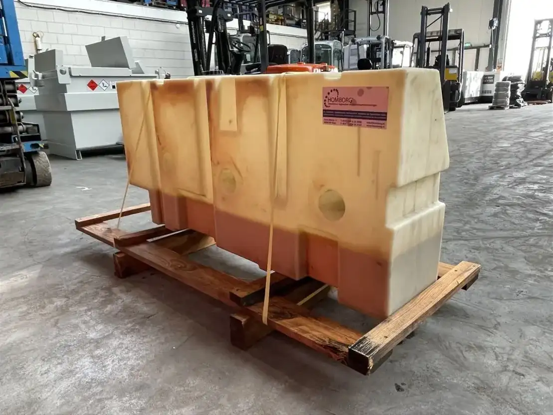 Ingersoll Rand Dieseltank | IBC-intermediate bulk container - TrucksNL