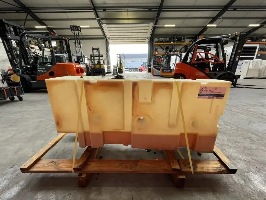 Ingersoll Rand Dieseltank | IBC-intermediate bulk container - TrucksNL