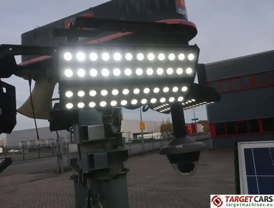 SMC Solar-2 Tower Light 4x55W Solar Panels | Lichtmast - TrucksNL