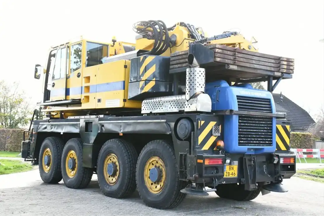 Demag AC60 CITY CLASS! Double cab!!8X8!! | City kraan - TrucksNL