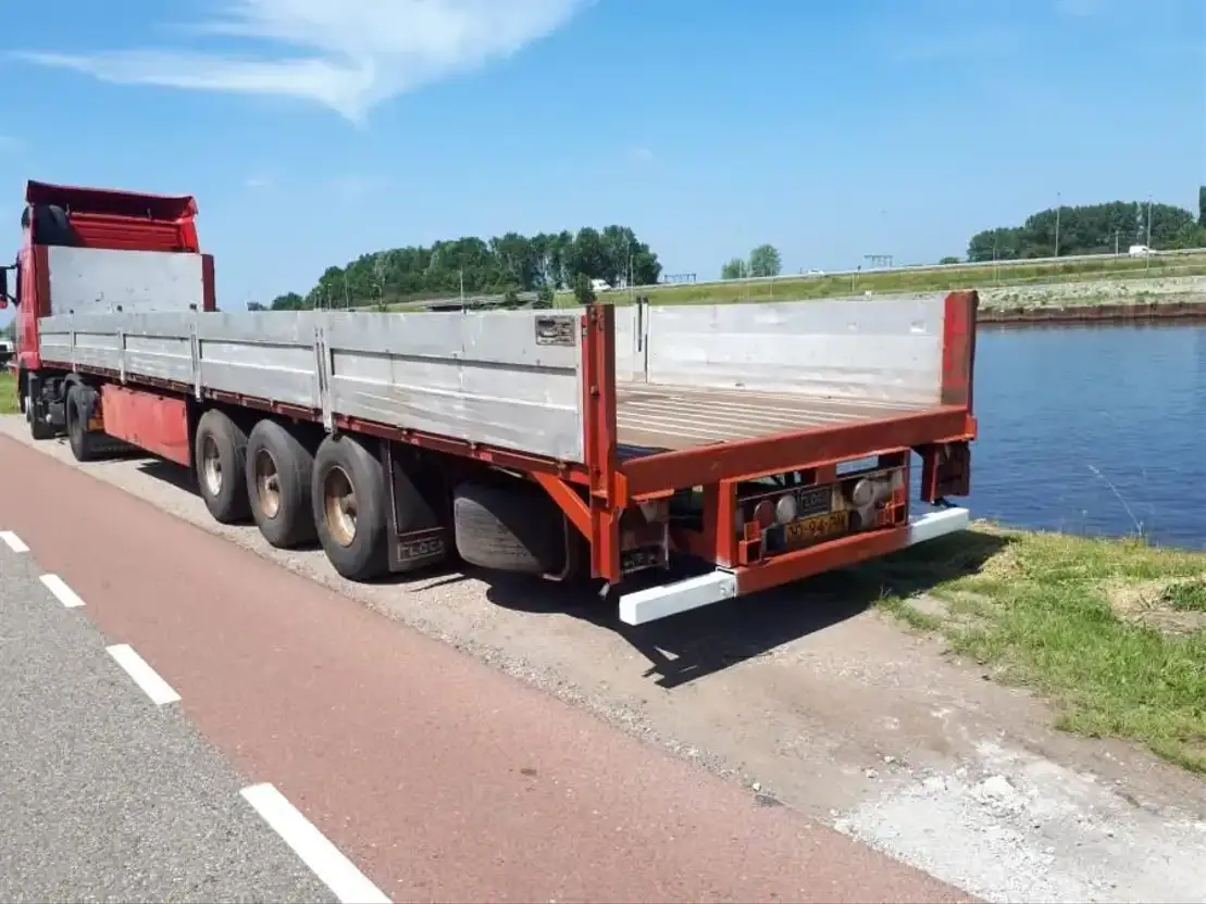 Floor open met kooiaap aansluiting | Open laadbak oplegger - TrucksNL