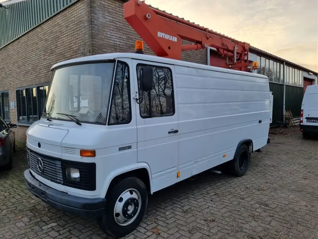 Mercedes-Benz 608 | Knikarmhoogwerker wiel - TrucksNL