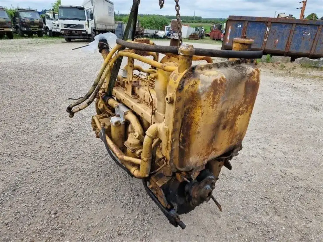 Caterpillar D5 | Motor equipment - TrucksNL
