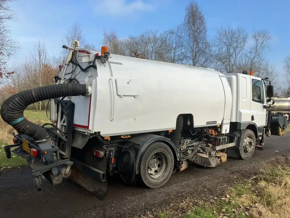 DAF CF 65 Veeg zuig combi | Veegmachine vrachtwagen - TrucksNL