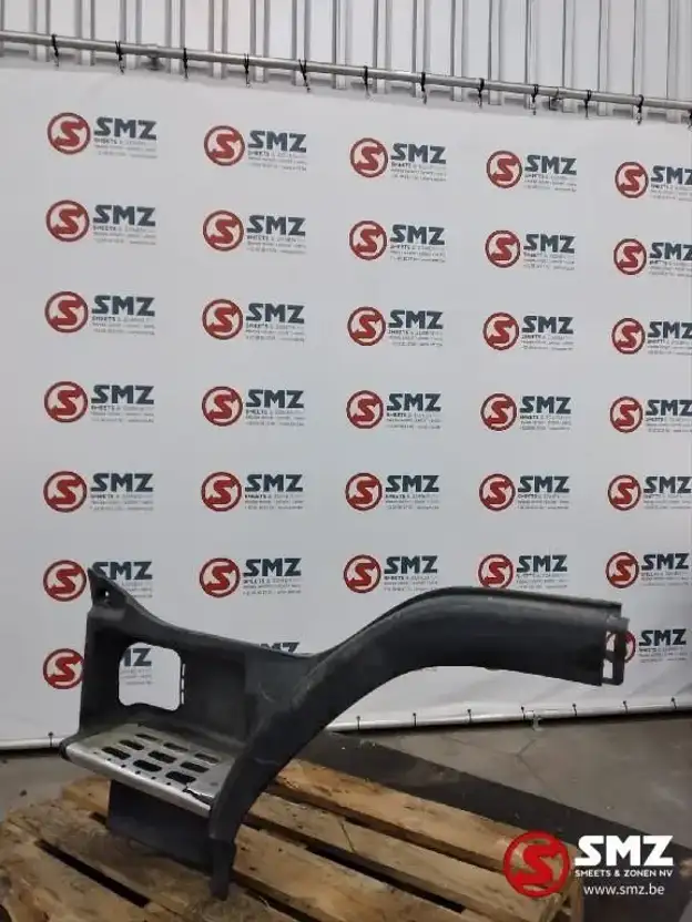 Volvo Occ opstapbak links Volvo FM 20529638 20529478 | Cabinedeel ...