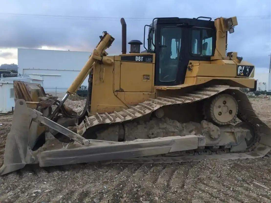 Caterpillar D6T LGP | Rupsdozer - TrucksNL