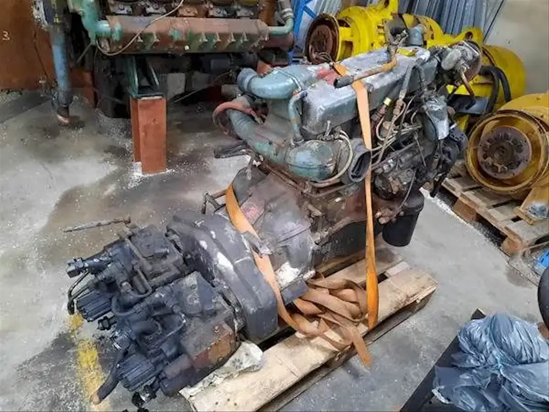 Mercedes-Benz OM352 | Motoronderdeel equipment - TrucksNL