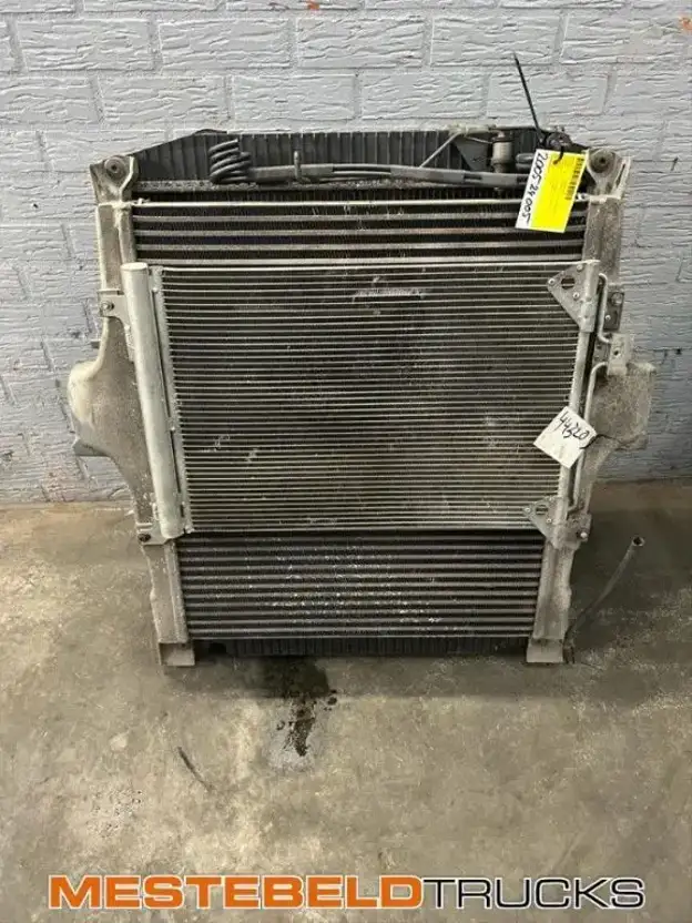 Iveco Radiateur en intercooler | Koelsysteem vrachtwagen onderdeel ...