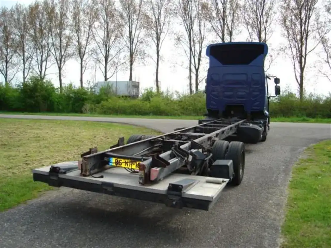 Renault Midlum 220 | Chassis cabine vrachtwagen - TrucksNL