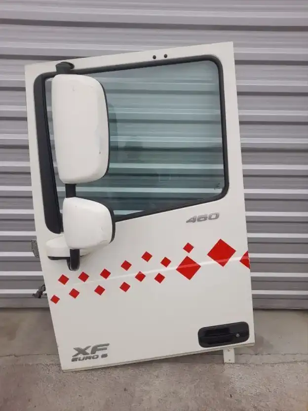 DAF XF 106 Left Door | Deuren vrachtwagen onderdelen - TrucksNL