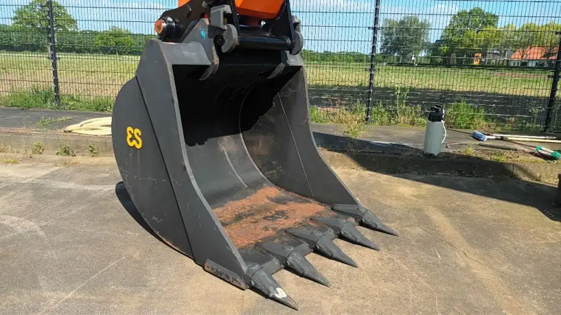 Eurosteel CW30 CW40 diggin bucket 1200mm wide 1150 liter | Graafbak ...