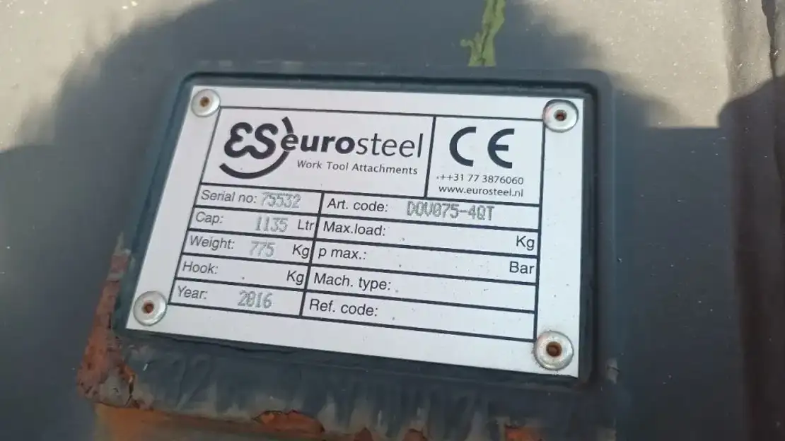 Eurosteel CW30 CW40 diggin bucket 1200mm wide 1150 liter | Graafbak ...