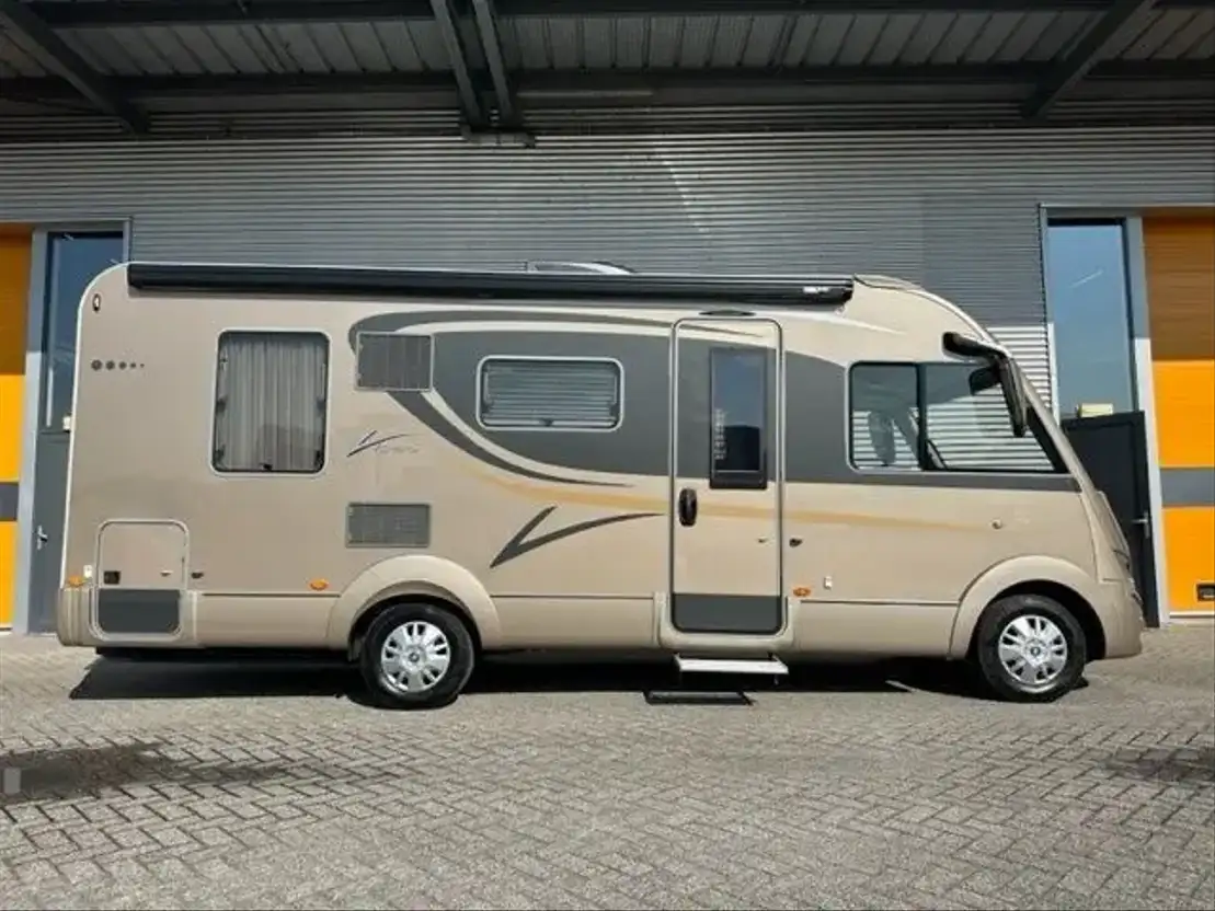 Buerstner BI7001 Automaat, 4 Persoons, Standairco | Integraal camper ...