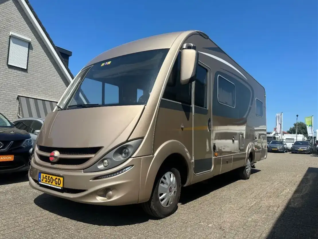 Buerstner BI7001 Automaat, 4 Persoons, Standairco | Integraal camper ...
