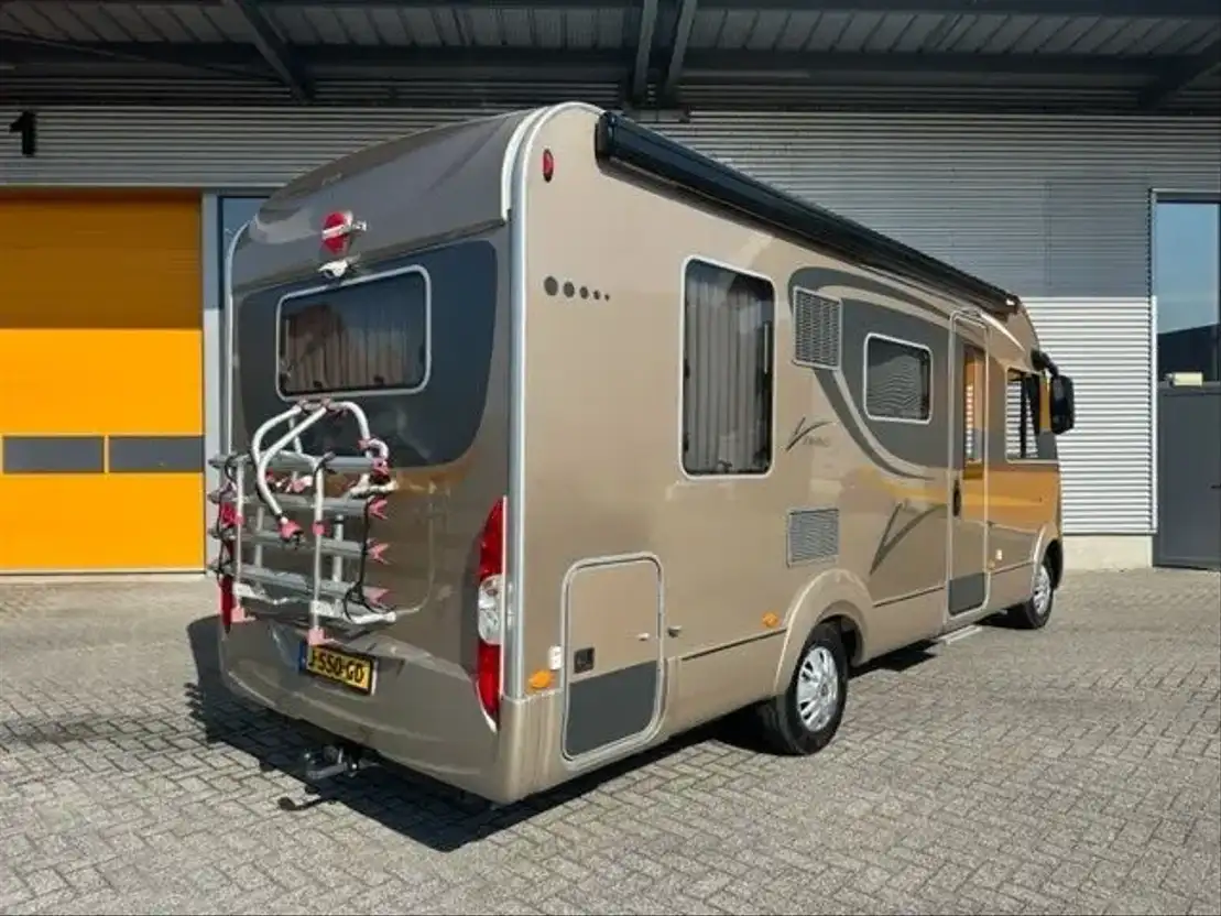 Buerstner BI7001 Automaat, 4 Persoons, Standairco | Integraal camper ...