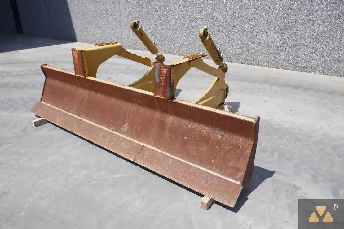 Caterpillar Skidder blade | Bulldozerblad - TrucksNL