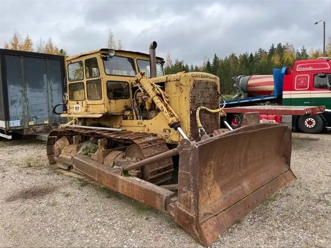 Caterpillar D7E with riper | Rupsdozer - TrucksNL