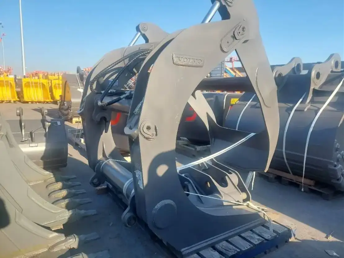 Volvo L 220 H Log Grapple + Quick coupler | Grijper - TrucksNL