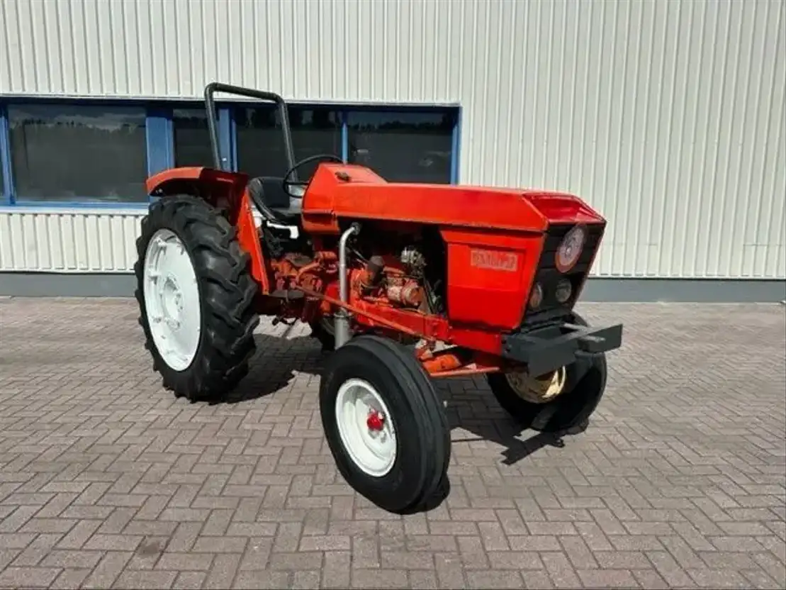 Renault 57 | Standaard tractor landbouw - TrucksNL