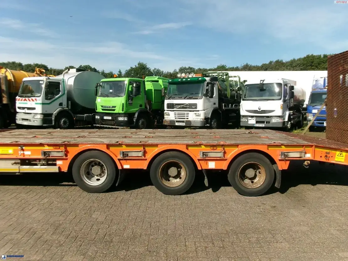 King 3-axle semi-lowbed trailer 44T + ramps | Dieplader oplegger - TrucksNL