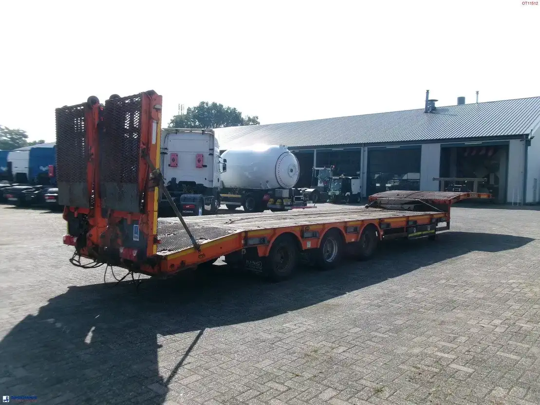 King 3-axle semi-lowbed trailer 44T + ramps | Dieplader oplegger - TrucksNL