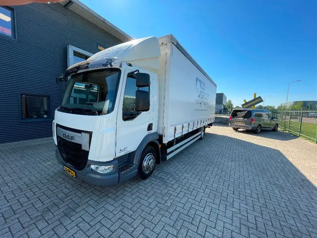 DAF LF 220 | Bakwagen vrachtwagen - TrucksNL