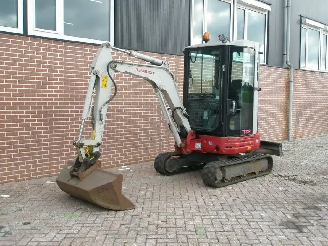 Takeuchi TB23R | Minigraafmachine rups - TrucksNL