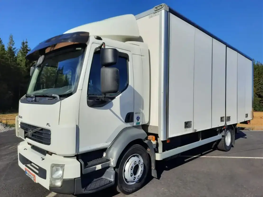 Volvo FL 240 4x2 4400 | Bakwagen vrachtwagen - TrucksNL