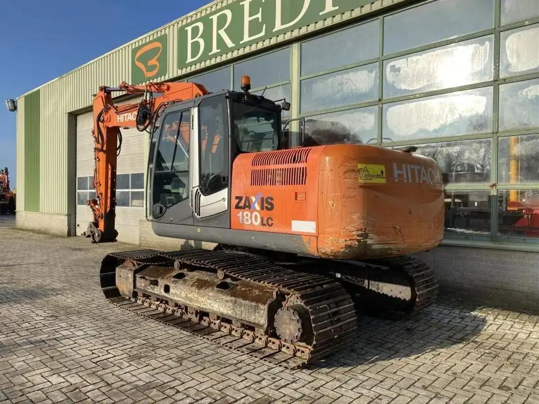Hitachi ZX 180 LC-3 | Rupsgraafmachine - TrucksNL