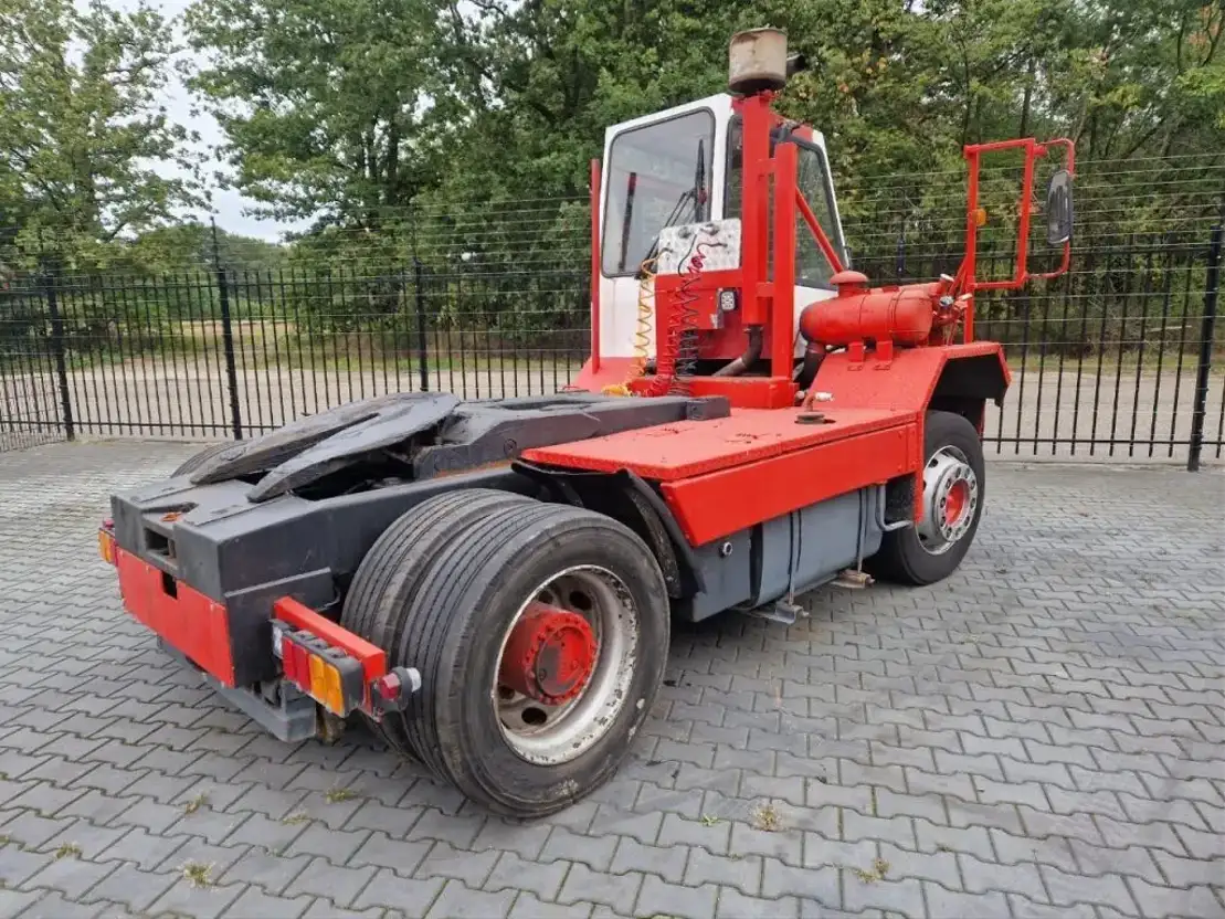 DAF 2300 | Terminal trekker - TrucksNL