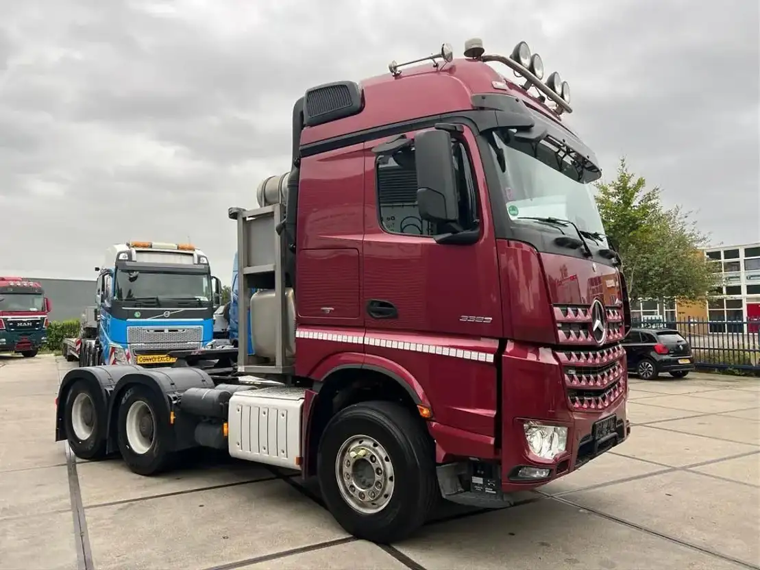 Mercedes-Benz Arocs 3363 Actros 3363 | Zware last trekker - TrucksNL